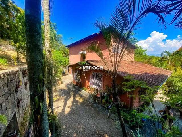 Excelente casa com 4Qts em condomínio fechado no Itanhangá