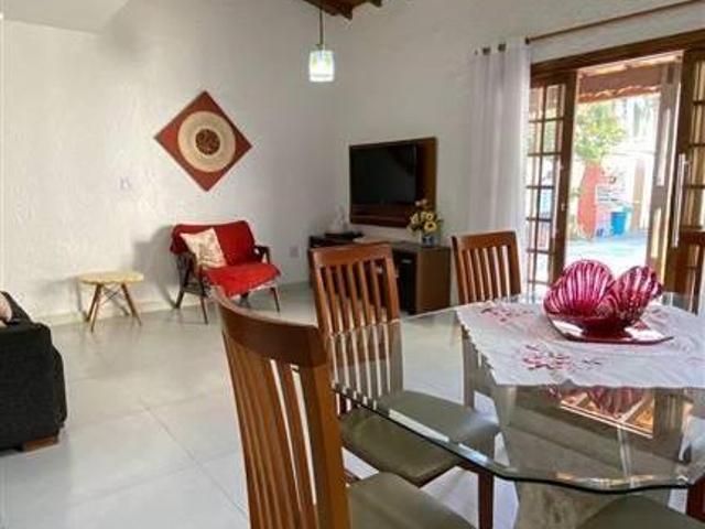 EXCELENTE CASA COM 5 DORMITÓRIOS, EDÍCULA E PISCINA NO BAIRRO CANTO DO FORTE EM PRAIA GRANDE!