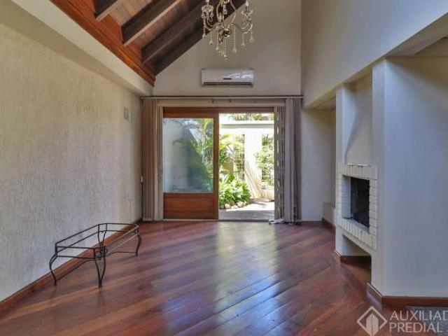 Excelente casa com 5 dormitórios no bairro Cristal