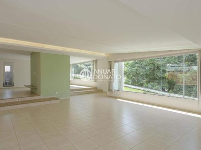 Excelente casa com 6 quartos no Vila Paris