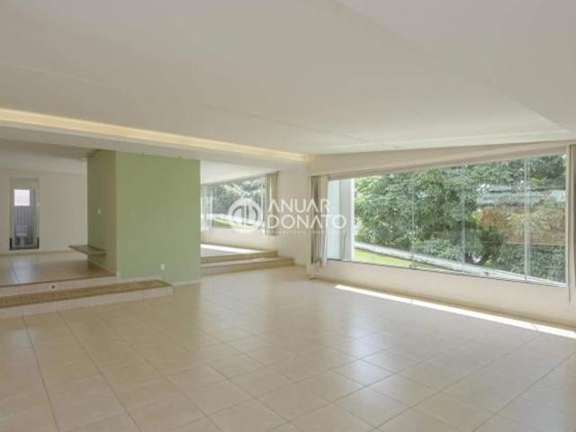Excelente casa com 6 quartos no Vila Paris