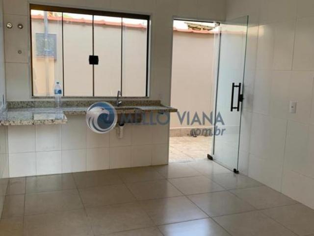 Excelente casa com 90m² primeira locação, sala, 2 quartos sendo 1 suíte, cozinha, banheiro soci