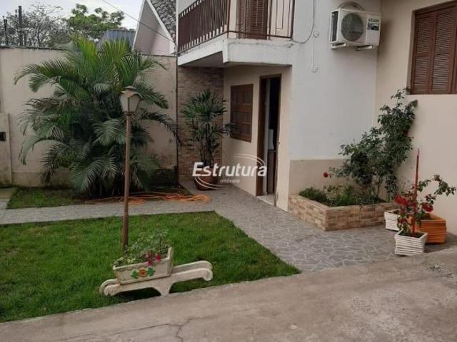 Excelente casa com ambientes amplos, em área comercial