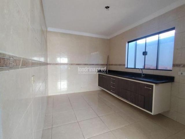 Excelente Casa com Área Gourmet e Garagem para 4 Carros em Cambé