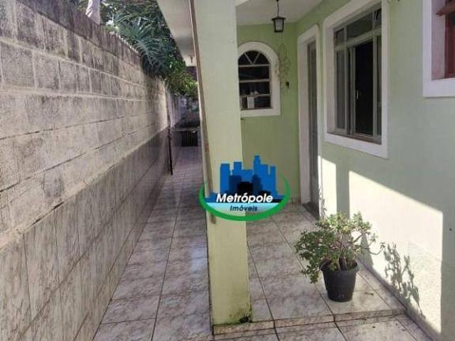 Excelente casa com duas casas e um salão comercial no mesmo terreno para venda! Excelente oportunid