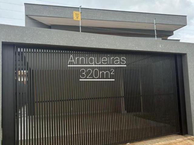Excelente casa com sala com pé direito em Arniqueiras