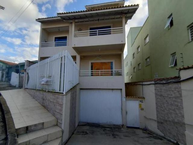 Excelente casa com ponto comercial á venda no Bairro Jardim Bela Vista em Poços de Caldas MG