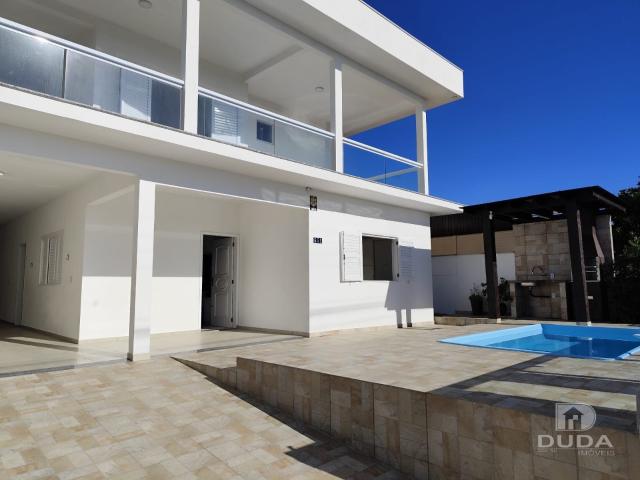 Excelente casa com piscina