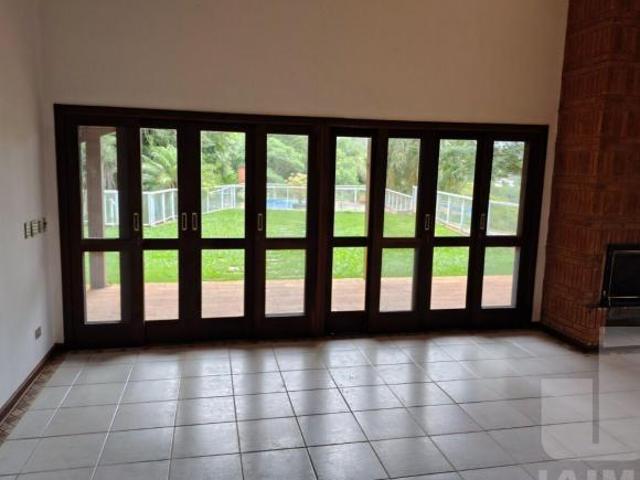 Excelente Casa com Piscina, Churrasqueira, 4 suítes em um dos melhores condomínios ha 1hr de SP