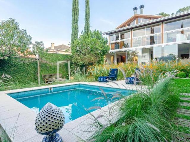 EXCELENTE CASA COM PISCINA E JARDIM NO ECOVILLE