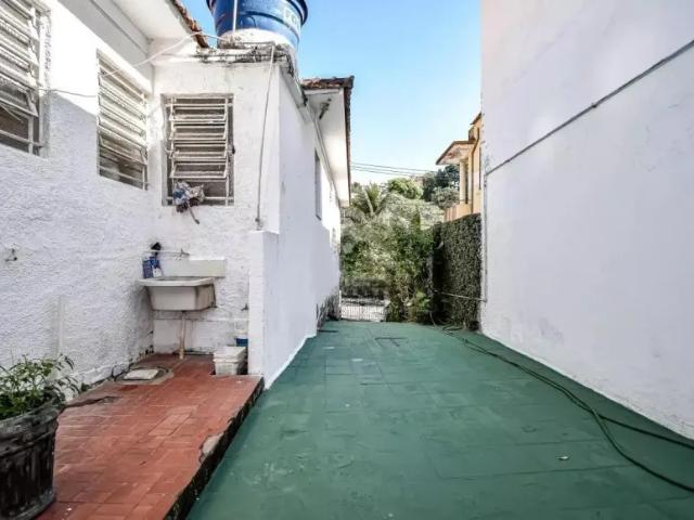 Excelente casa com piscina e salão de festas