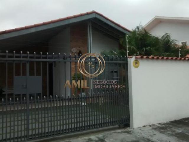 Excelente casa com piscina / Jardim das Industrias / 04 dormitórios sendo 1 suíte / 96 m² de constru