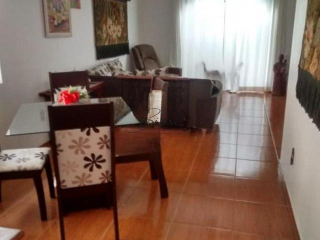 Excelente casa com piscina / Jardim das Industrias / 04 dormitórios sendo 1 suíte / 96 m² de constru