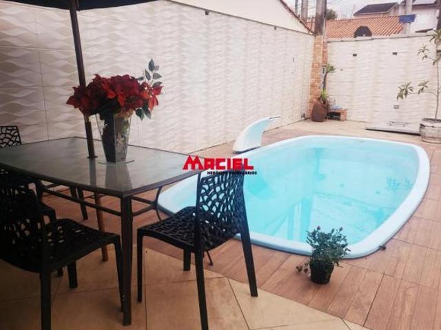 Excelente casa com piscina no Residencial Ana Maria!