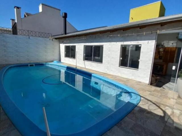 Excelente casa com piscina para venda