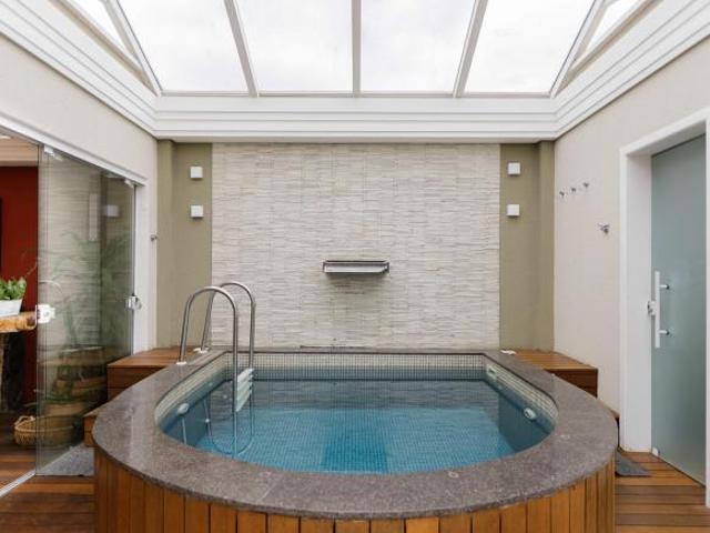 EXCELENTE CASA COM QUINTAL
