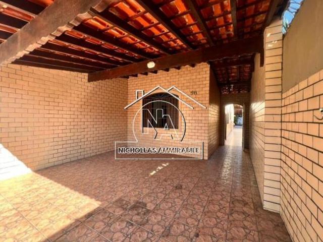 Excelente casa com quintal espaçoso no bairro Maracanã