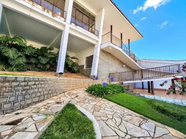 Excelente casa comercial á venda a poucos minutos do centro de Poços de Caldas MG
