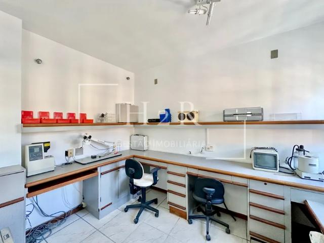 Excelente Casa Comercial em Localização Privilegiada!