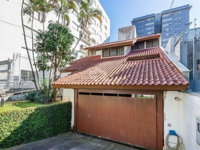 Excelente casa comercial/residencial no Mon´t Serrat