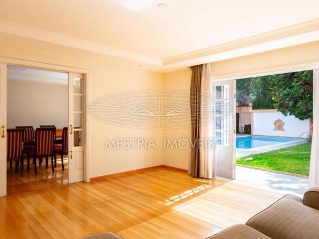 Excelente casa | Contemporânea | Iluminada | Ambientes amplos | Localização especial !