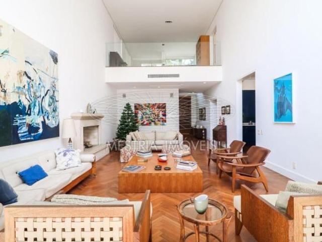 Excelente casa | Contemporânea | Iluminada | Ambientes amplos | Localização especial !