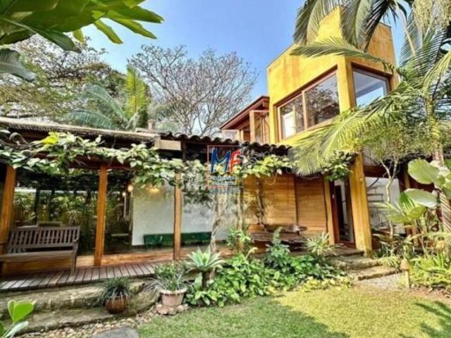 Excelente casa cond. fechado Praia do Saco da Capela, 246 m² a.c 4 dorms. 2 suítes, espaço gourmet