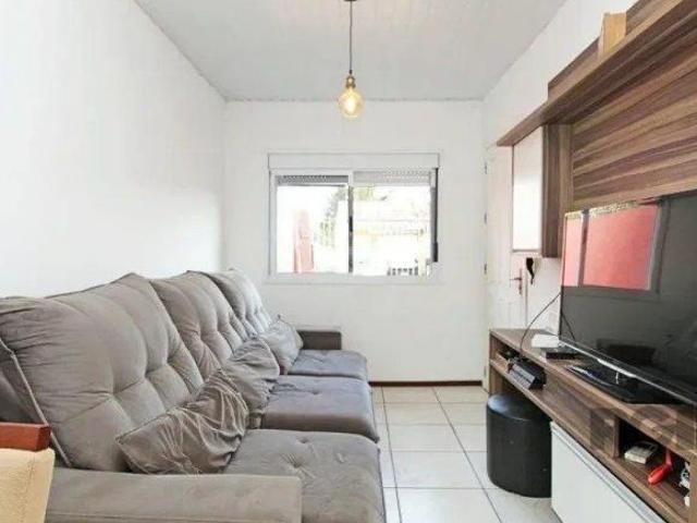Excelente casa de 45m² com 1 dormitório e 1 vaga no bairro Hípica