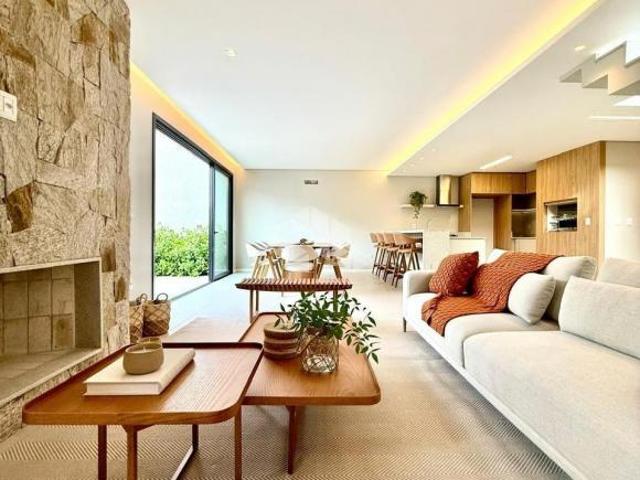 EXCELENTE CASA DE 4 DORMITORIOS MOBILIADA FRENTE LAGO NO CONDOMINIO SUNSET EM XANGRI LA