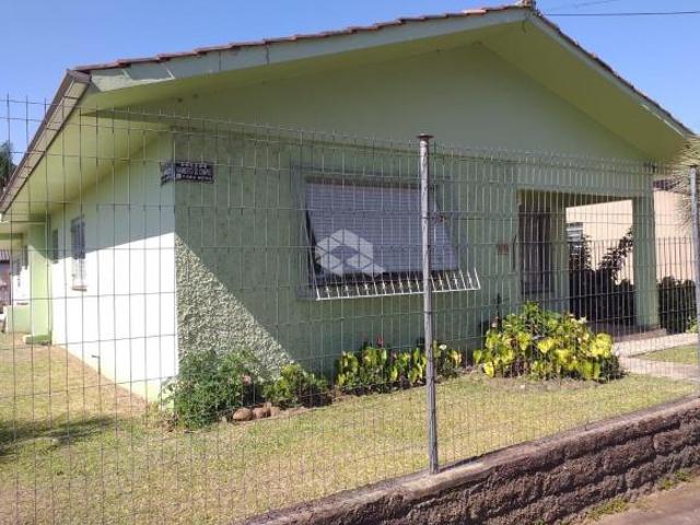 Excelente Casa de 4 Dormitórios à Venda no Centro de Estância Velha