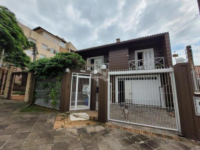 Excelente casa de 4 dormitórios e piscina no bairro Chacará das Pedras, Porto Alegre