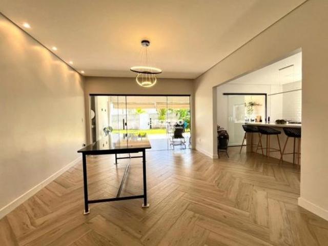 Excelente Casa de 4 quartos sendo 1 Suíte Master localizada no Condomínio Estância Quintas da Alvora