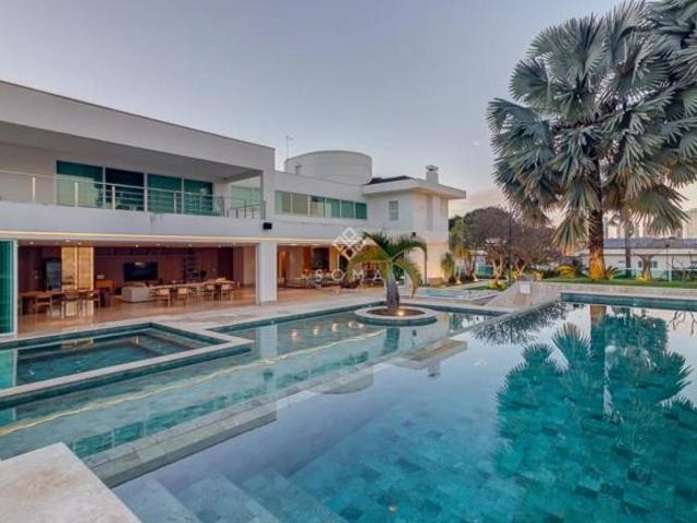 EXCELENTE CASA DE 5 QUARTOS NA QUADRA 4 PARK WAY