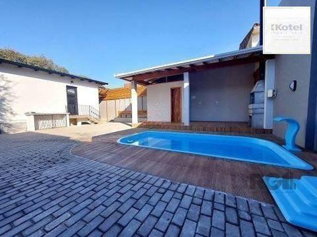 Excelente casa de 85m² com 2 dormitórios, piscina e 6 vagas