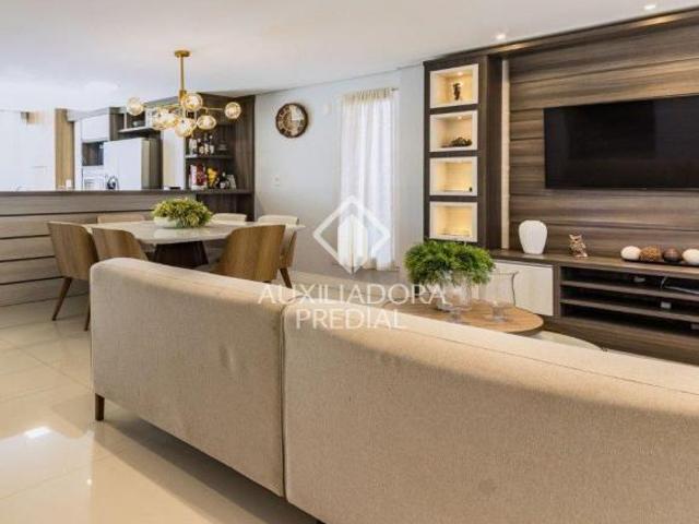 Excelente casa de 03 dormitórios em condomínio fechado