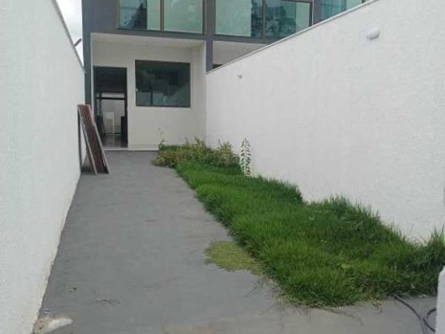 EXCELENTE CASA DE 02 QUARTOS COM SUITE EM VENDA NOVA