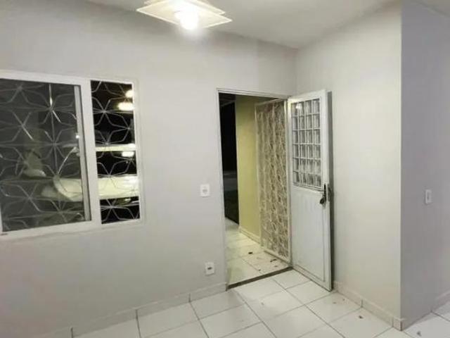 EXCELENTE CASA DE 02 QUARTOS COM SUÍTE EM CONDOMÍNIO FECHADO