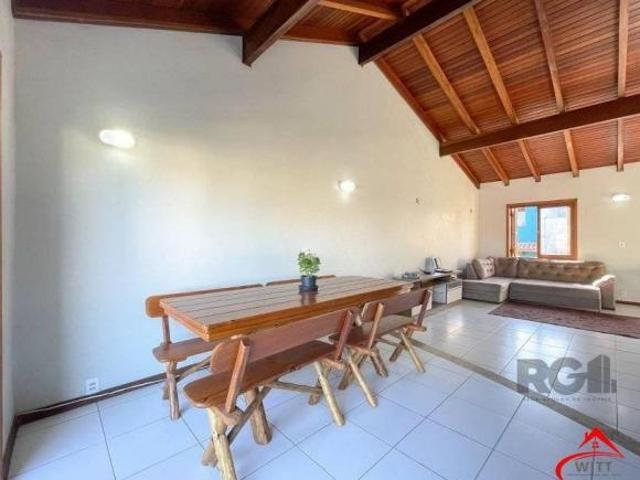 Excelente casa de 121m² com 3 dormitórios e 2 vagas