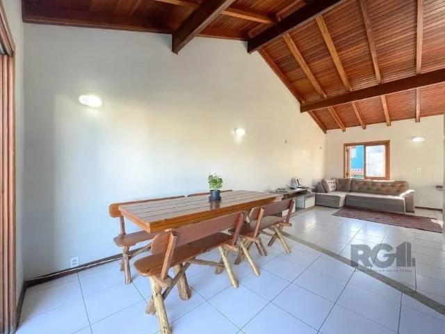 Excelente casa de 121m² com 3 dormitórios e 2 vagas