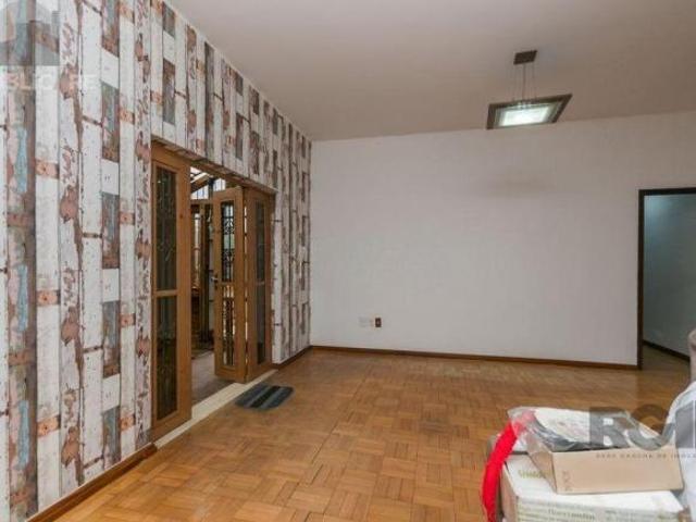 Excelente casa de 150m² com 3 dormitórios e 2 vagas