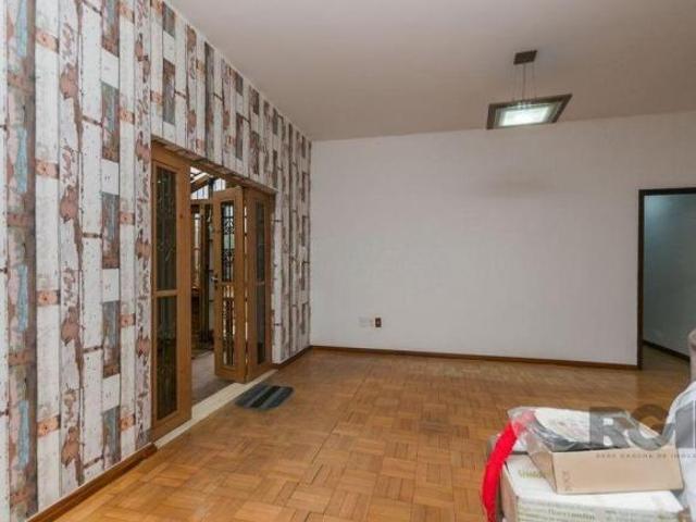 Excelente casa de 150m² com 3 dormitórios e 2 vagas