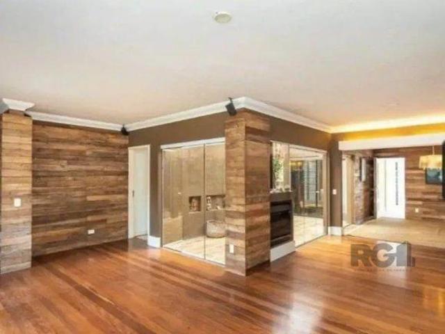Excelente casa de 220m² com 3 dormitórios no bairro Tristeza