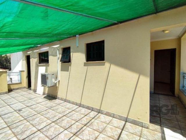 Excelente casa de 230m² com 4 dormitórios e 3 vagas