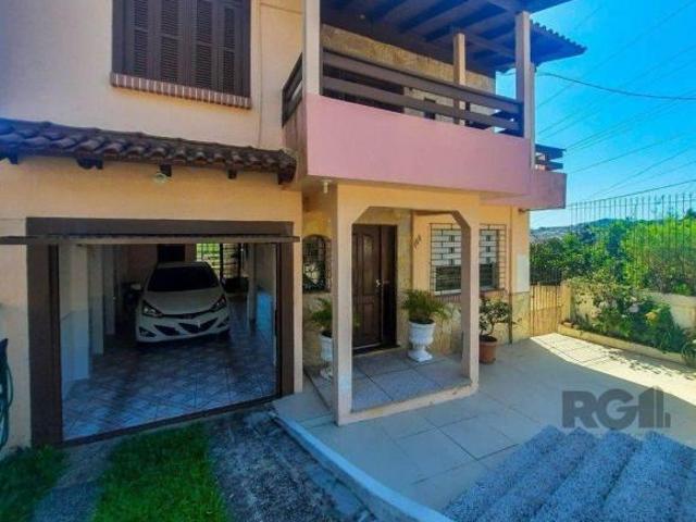 Excelente casa de 240m² com 4 dormitórios e 2 vagas