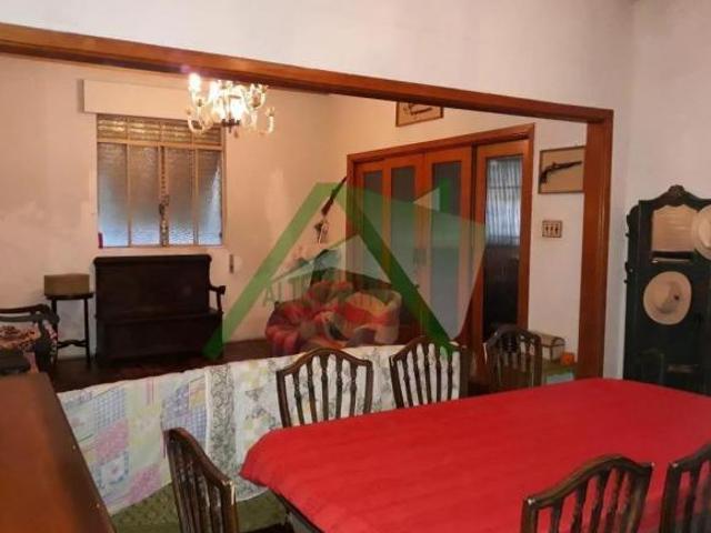 Excelente casa de 280m² próxima a Av. Goiás!