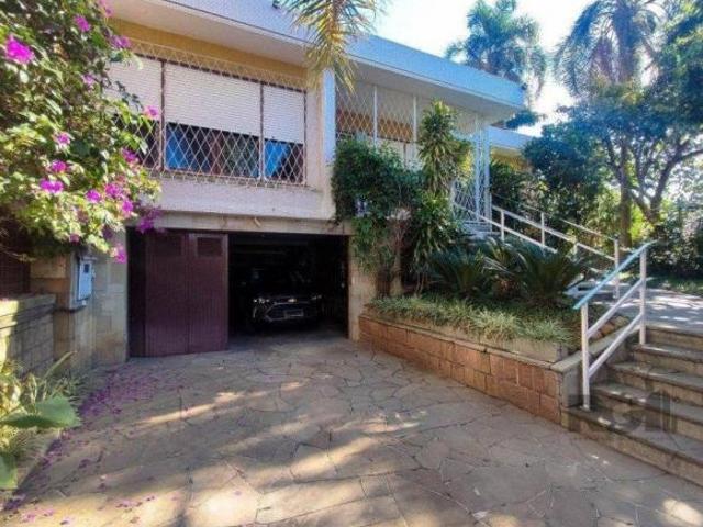 Excelente casa de 290m² com 4 dormitórios e 4 vagas