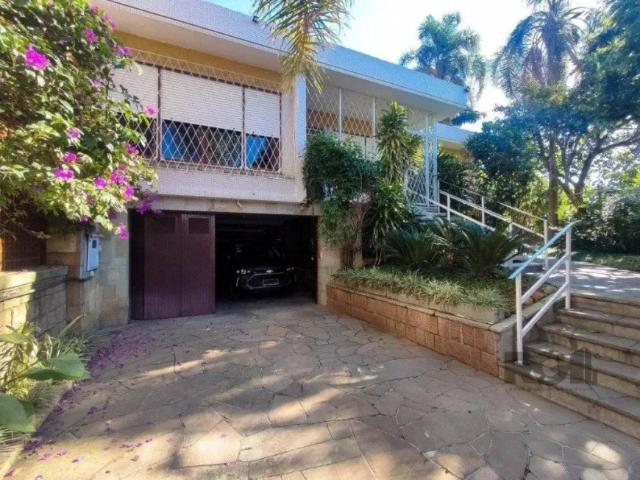 Excelente casa de 290m² com 4 dormitórios e 4 vagas