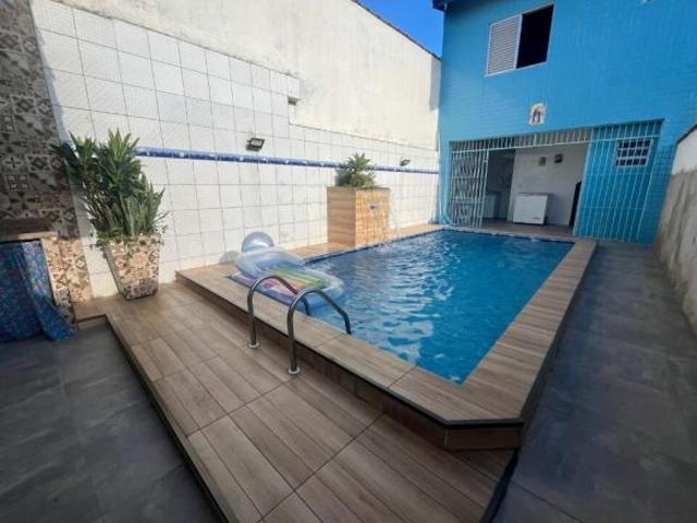 Excelente casa de 2 dormitórios com piscina e edícula nos fundos na Vila Mirim!
