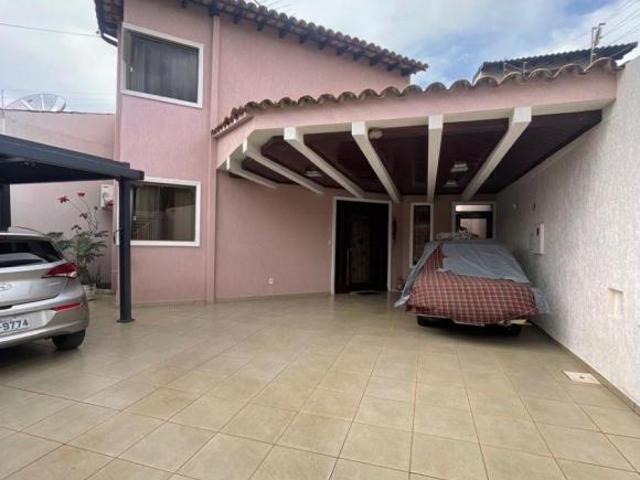 Excelente casa de 2 pavimentos, localizada na QND 12 de Taguatinga Norte
