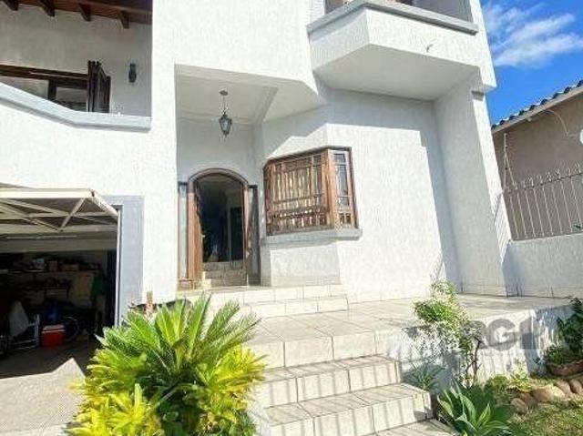 Excelente casa de 300m² com 4 dormitórios no bairro Sarandi